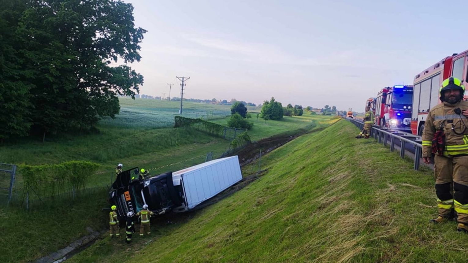 Wypadek ciężarówki na A1 koło Ropuch. Utrudnienia w kierunku Gdańska