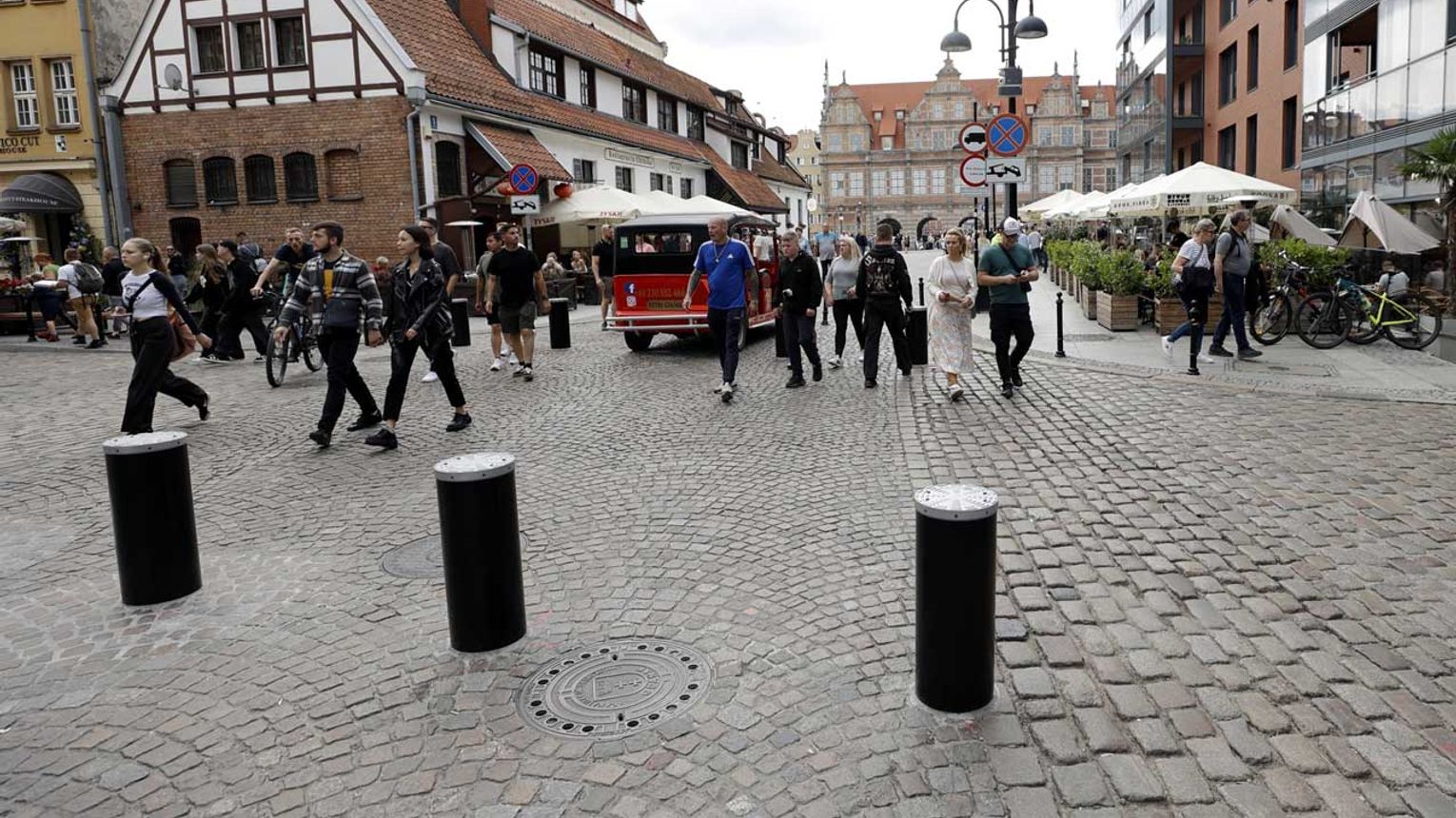 Gdańsk: Nowe słupki na Głównym Mieście w trosce o rowerzystów i pieszych