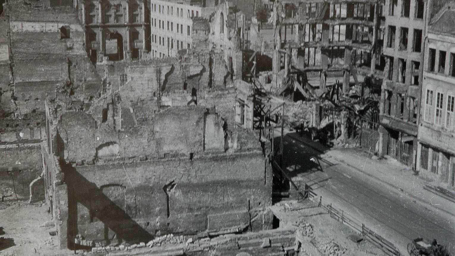 Gdańsk po II wojnie światowej. Zniszczone miasto na niezwykłych zdjęciach