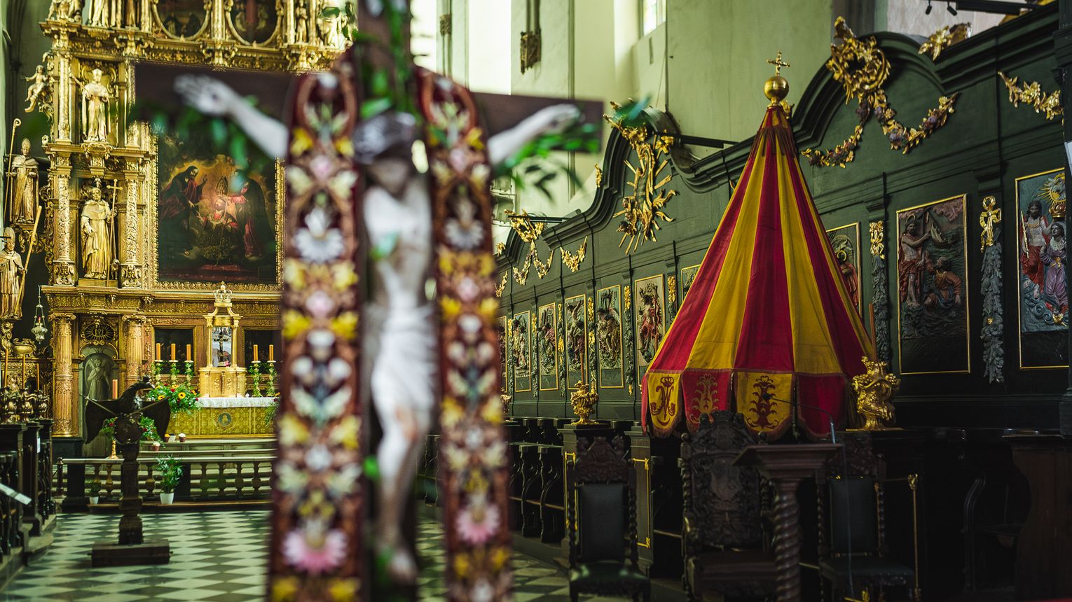 Po śmierci papieża w gdańskiej bazylice otwarto umbraculum. Co oznacza ...