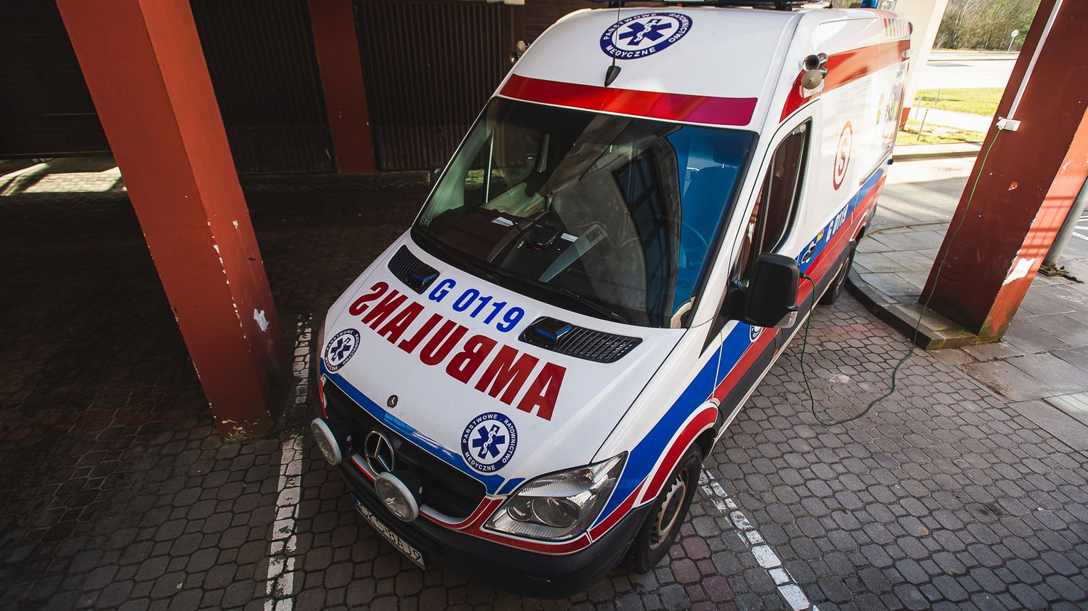 Sopot: Agresywny mężczyzna zaatakował ratownika medycznego i policjantów