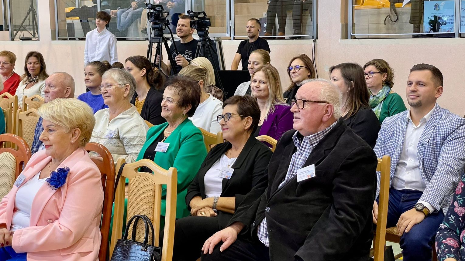 „Wigorowy zawrót głowy”, czyli spotkanie 150 seniorów z powiatu kartuskiego