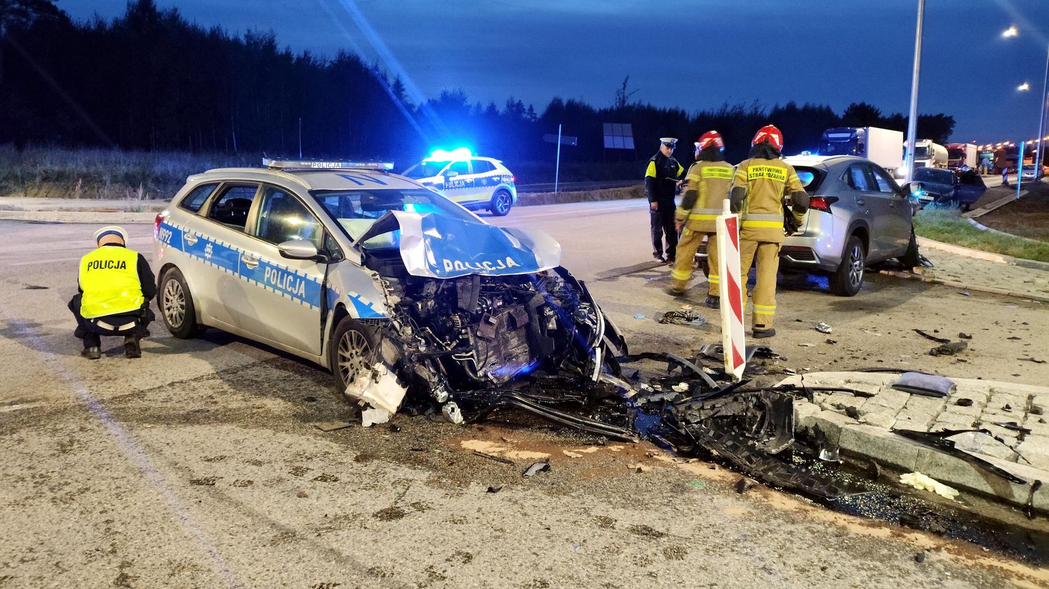 Wypadek z udziałem radiowozu pod Chojnicami! Cztery osoby ranne