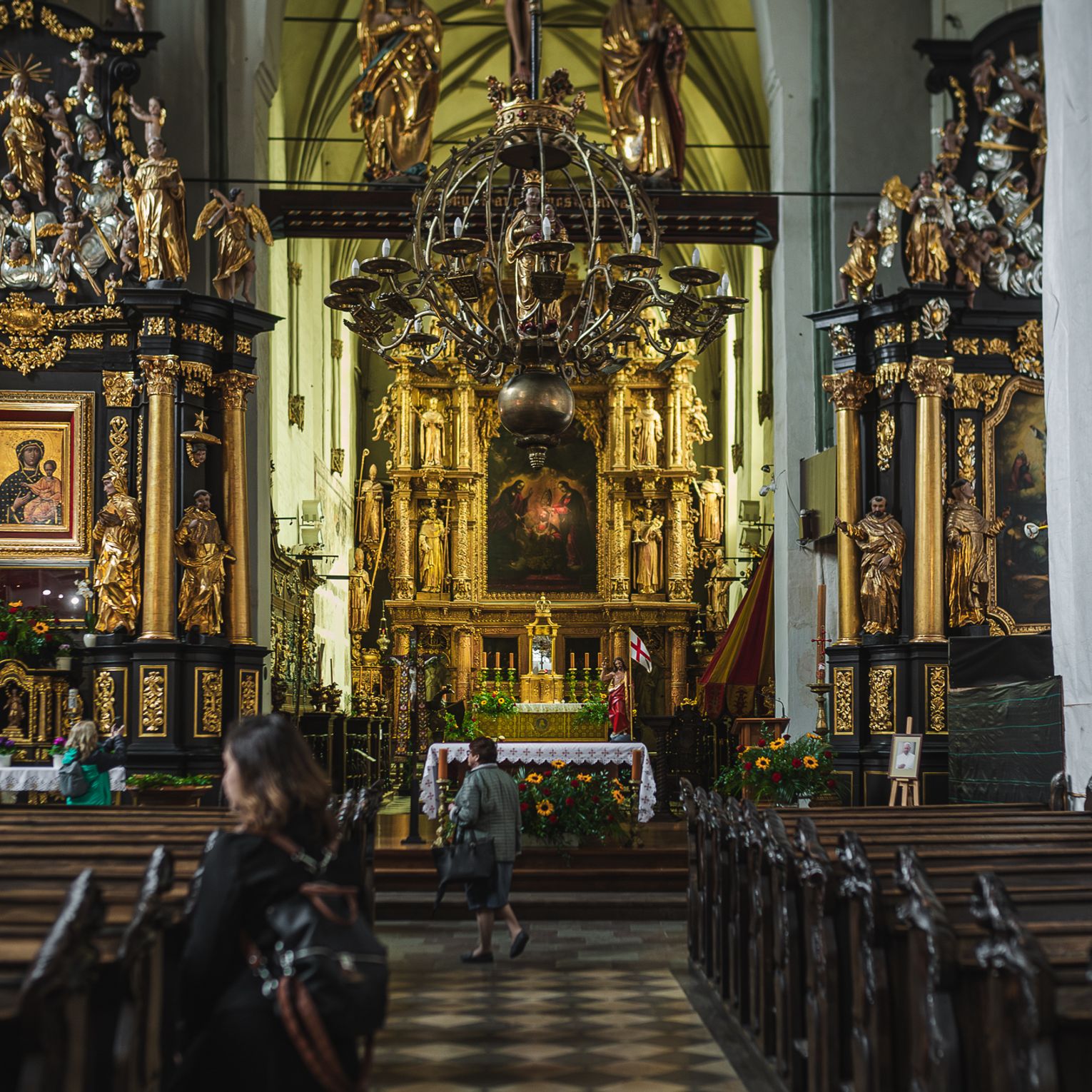 Po śmierci papieża Franciszka w bazylice św. Mikołaja w Gdańsku otwarto ...